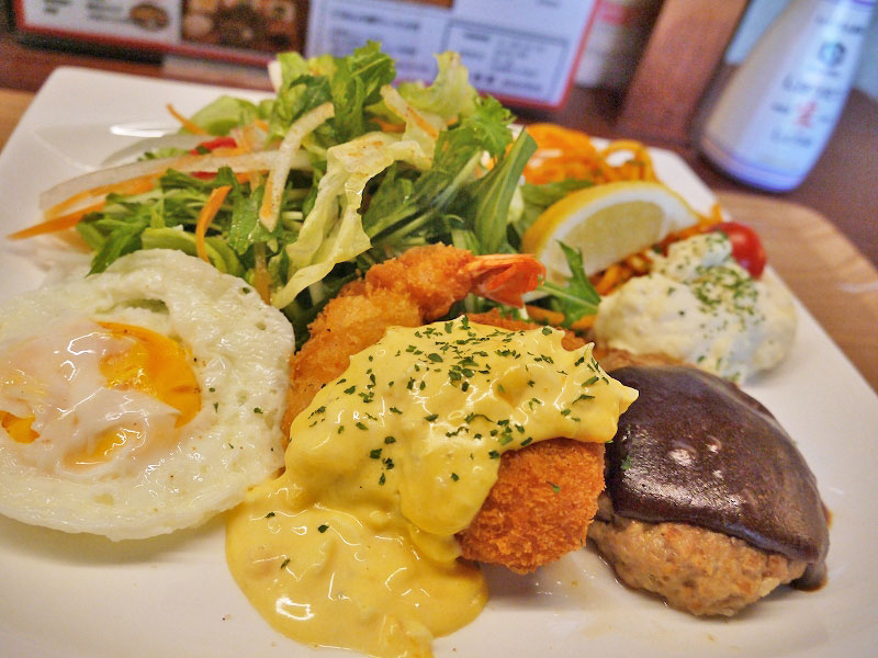 本町にある串焼きのお店「akanbee（アカンベエ）」がランチ営業を開始している／愛され慕われ46年！老舗店がランチ営業を始めた理由は息子を ...